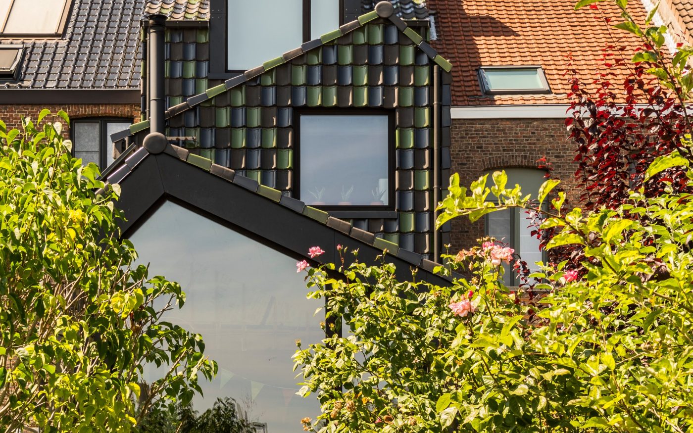 Huis met zadeldak in stedelijke omgeving van Mechelen