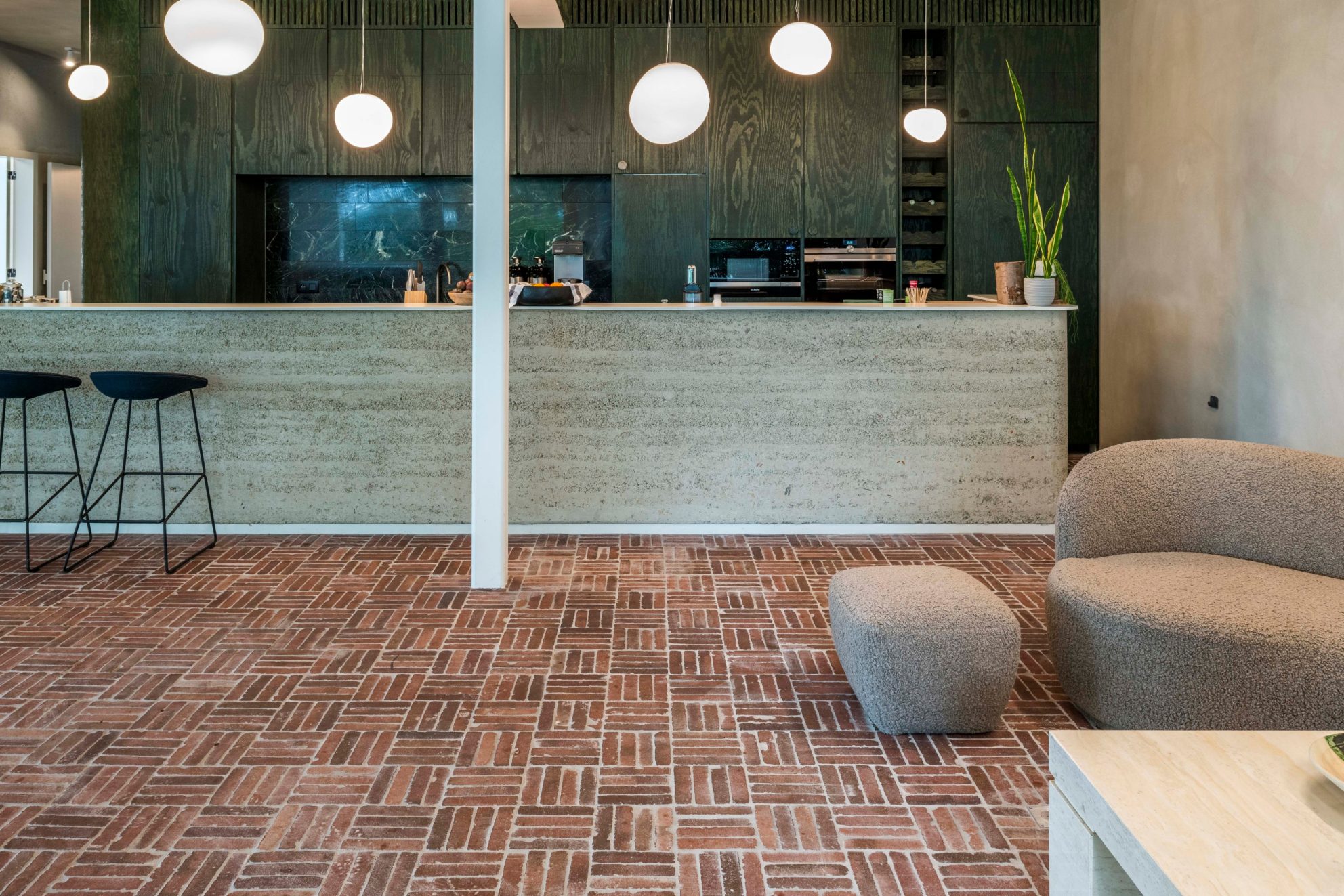 Kleiklinkers in het interieur in Lier