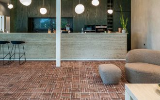 Kleiklinkers in het interieur in Lier