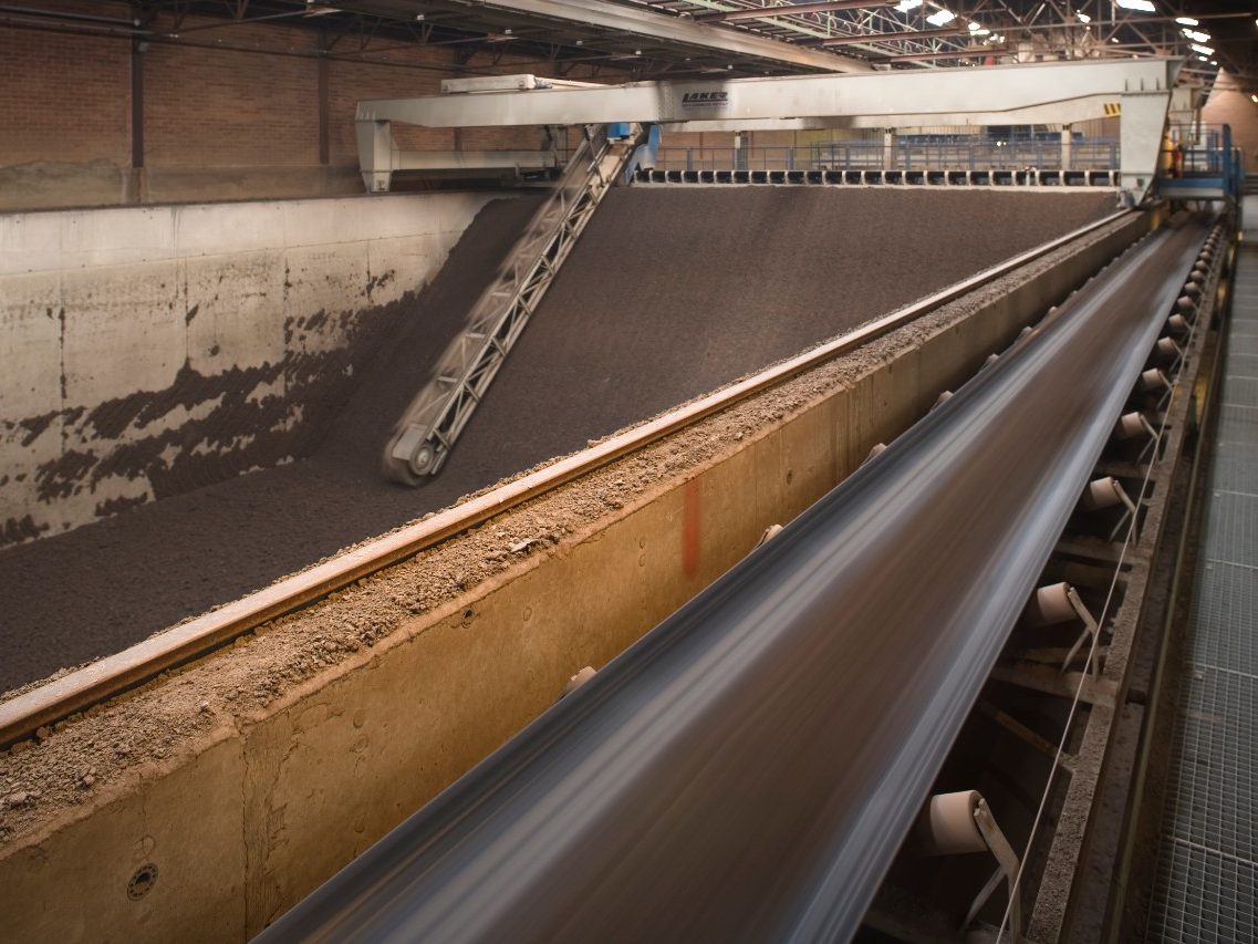 Production des briques, tuiles et pavés en terre cuite signés Wienerberger