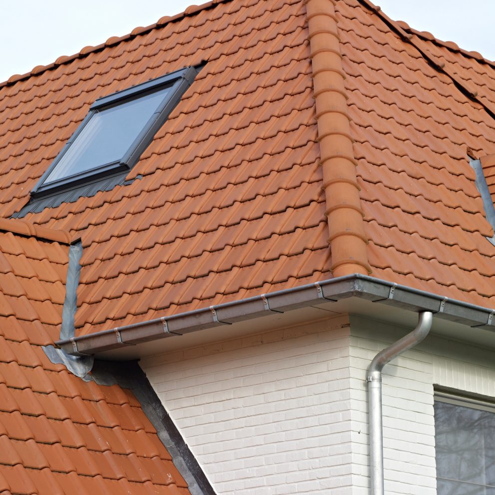 Rode Koramic zacht golvende dakpan - Stormpan 993 keramische dakpan ...