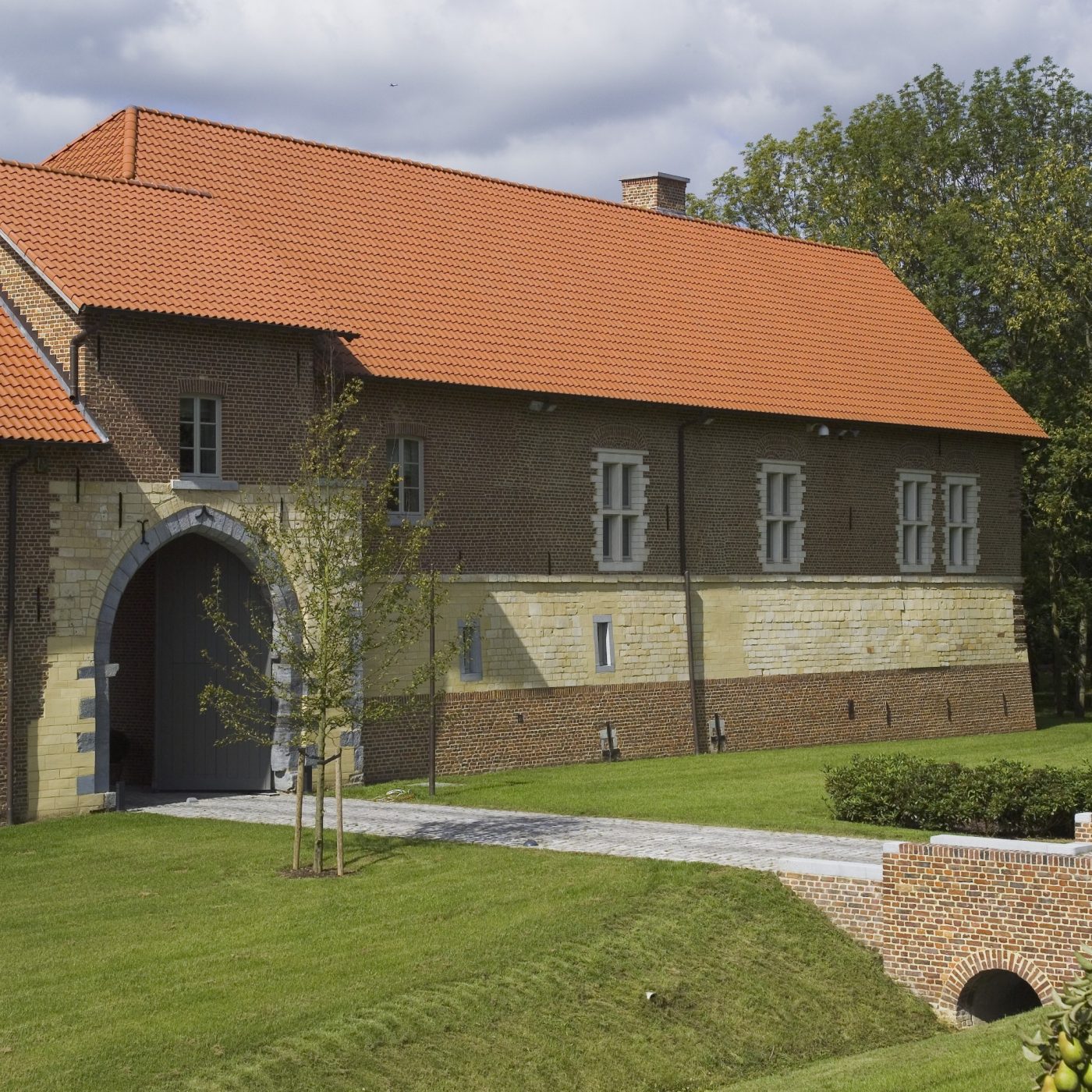 Rode Koramic holle dakpan - Oude Pottelbergse 451 keramische dakpan ...